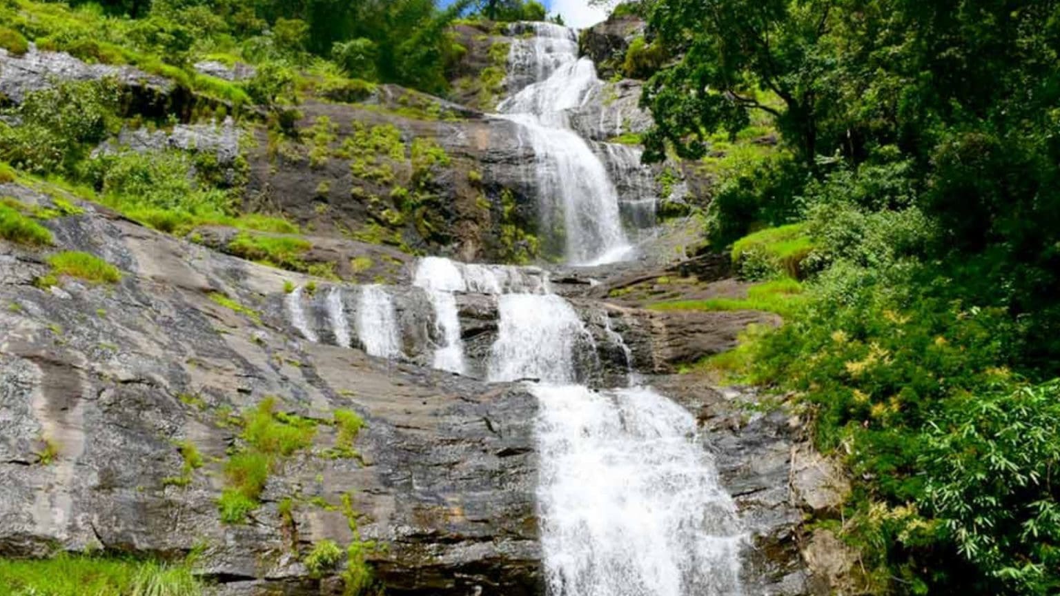 How To Enjoy The Rainy Season In Kerala | Munnar Insider Travel Blog