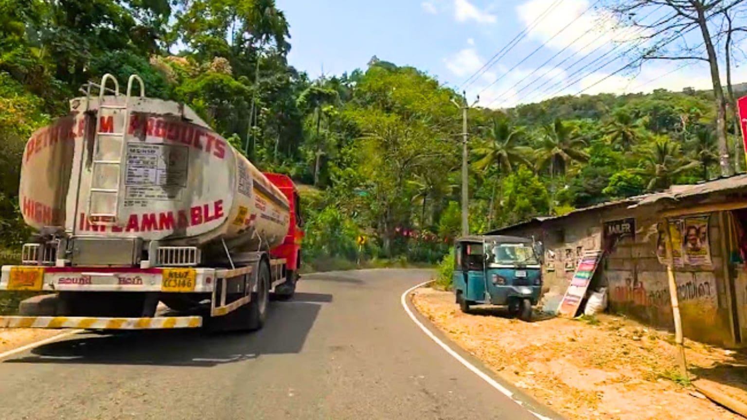 Aluva to Munnar- Distance, Bus Timings, Taxi Fare and Routes | Munnar ...